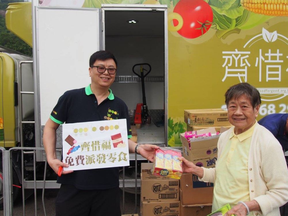 Distribution of Snacks at Ping Tin Estate — Food for Good