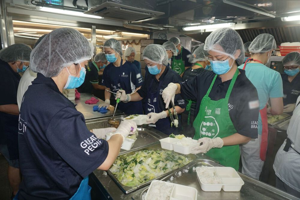 Edrington HK Ltd成員到齊惜福油塘社區廚房參觀及參與義工服務 — Food for Good